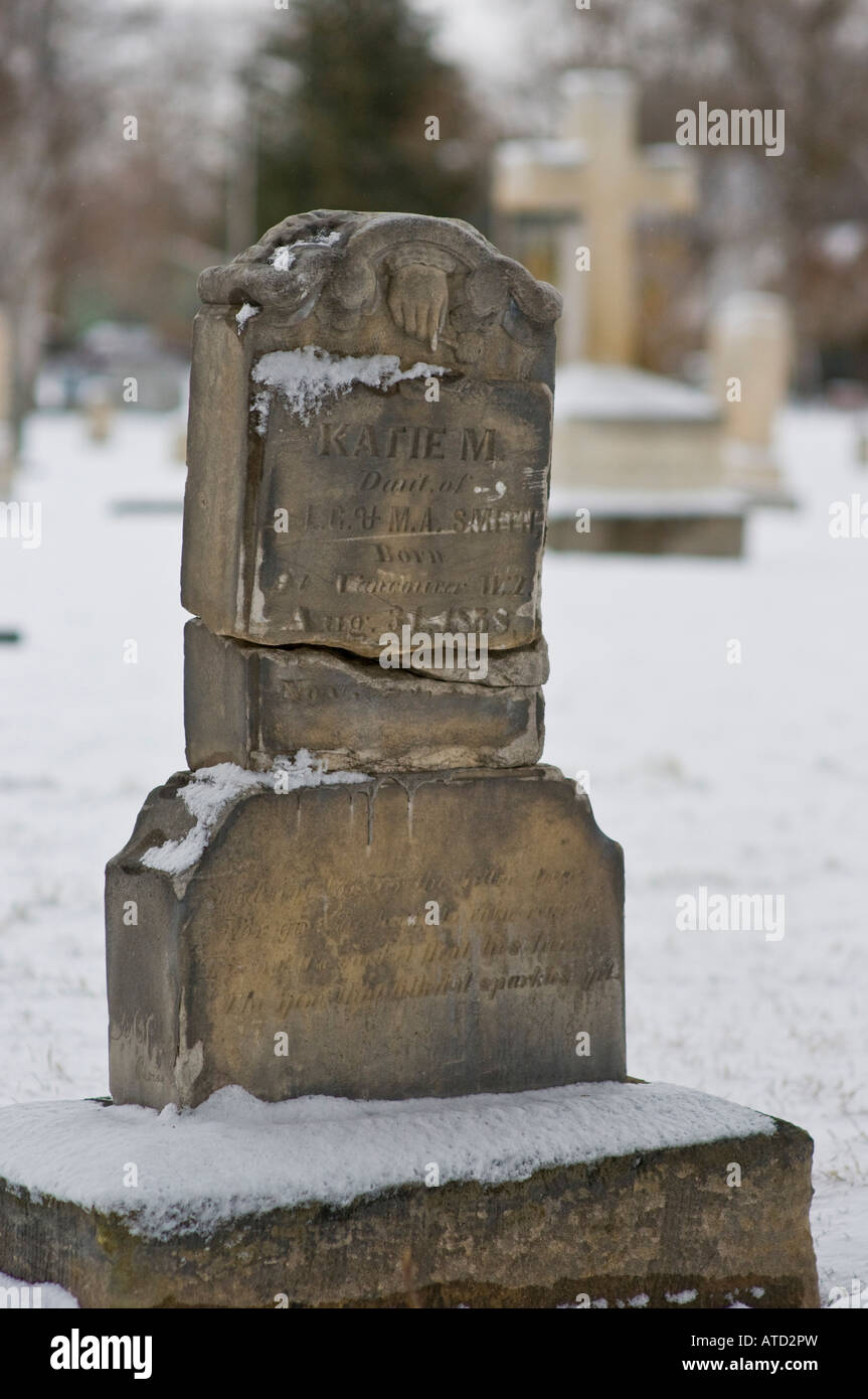 A gravestone at a cemetery in winter Stock Photo - Alamy