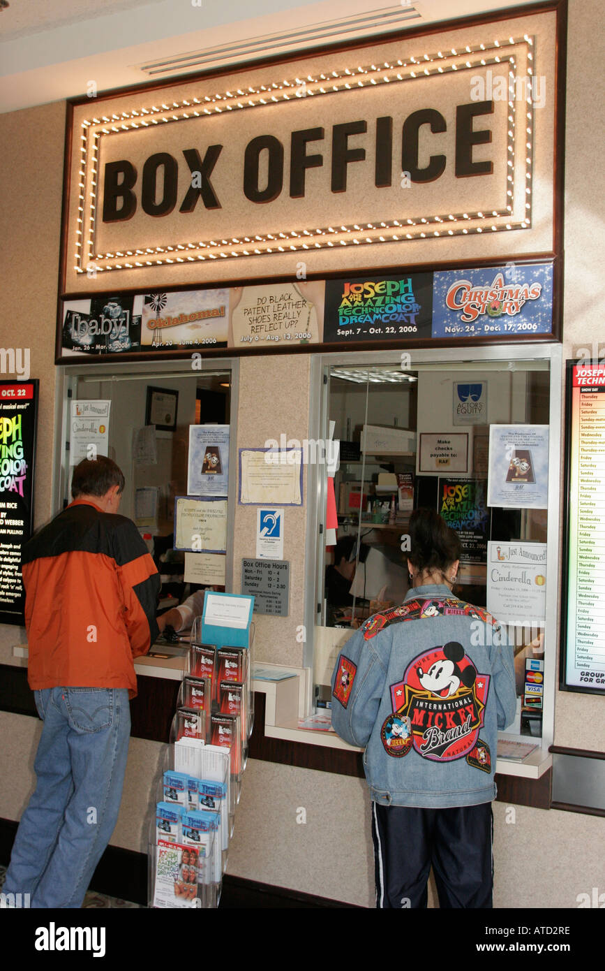 Shows visual hi-res stock photography and images - Alamy