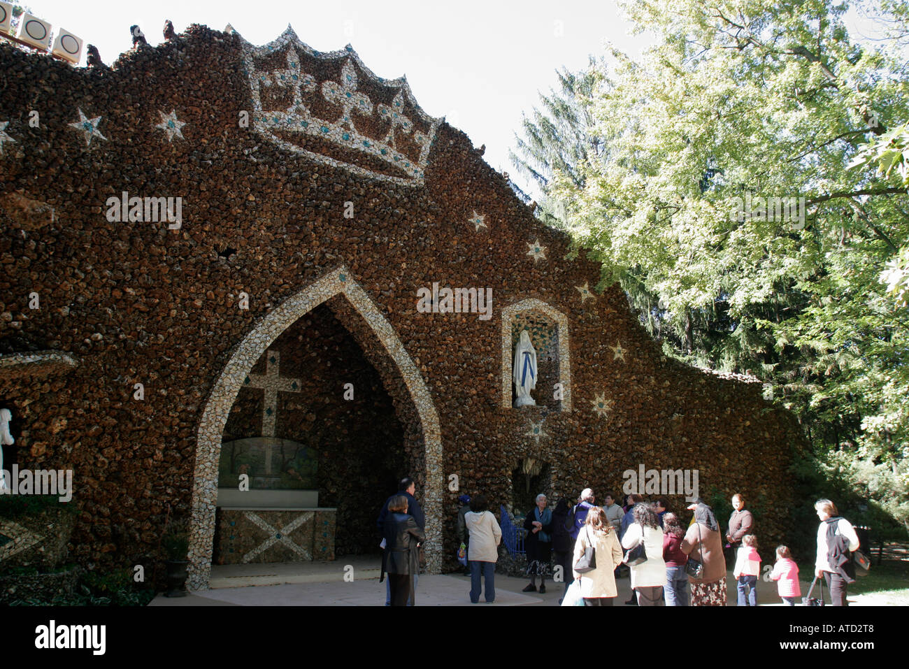 Group of people in a grotto hi-res stock photography and images - Alamy