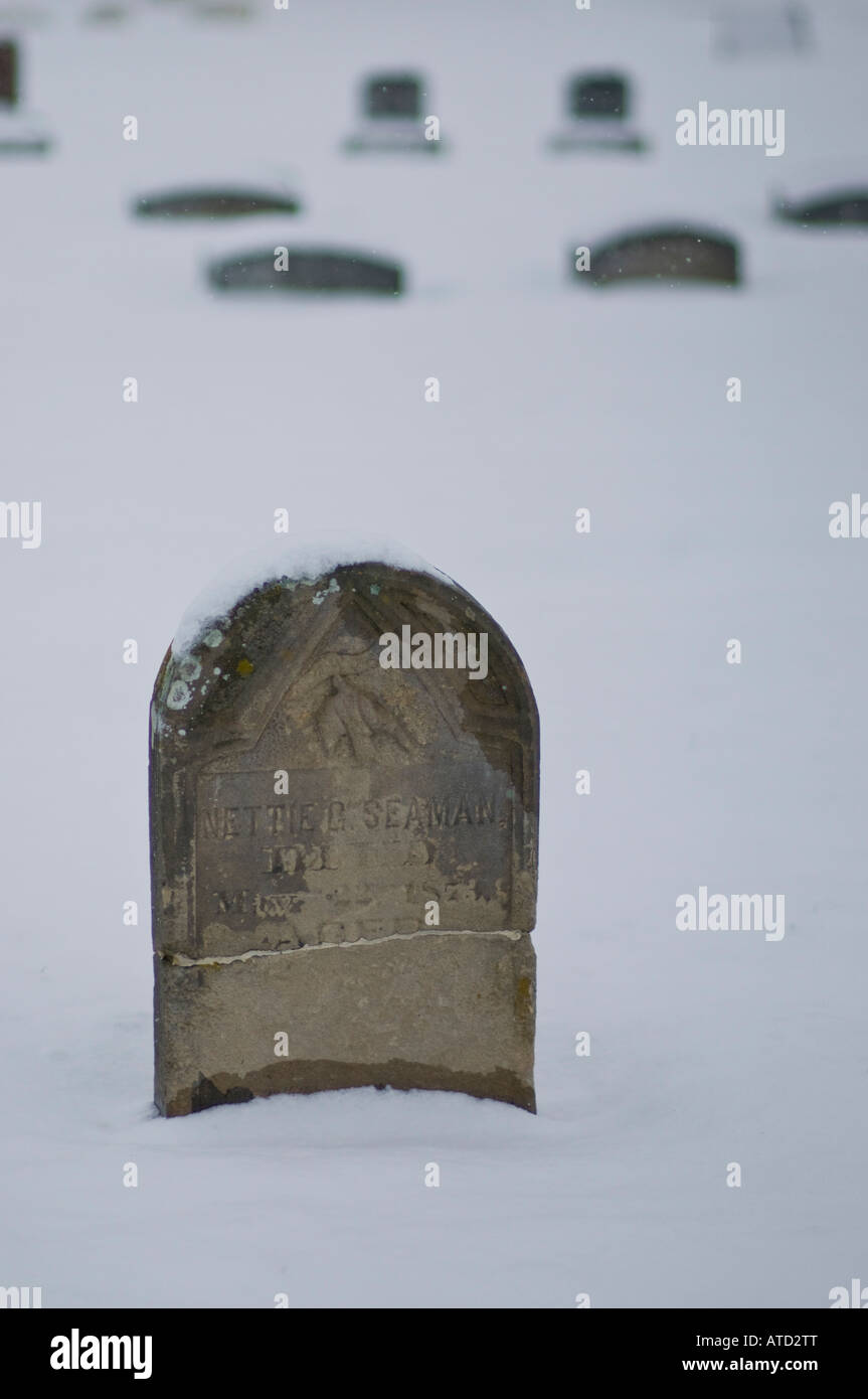 A cemetery in winter Stock Photo - Alamy