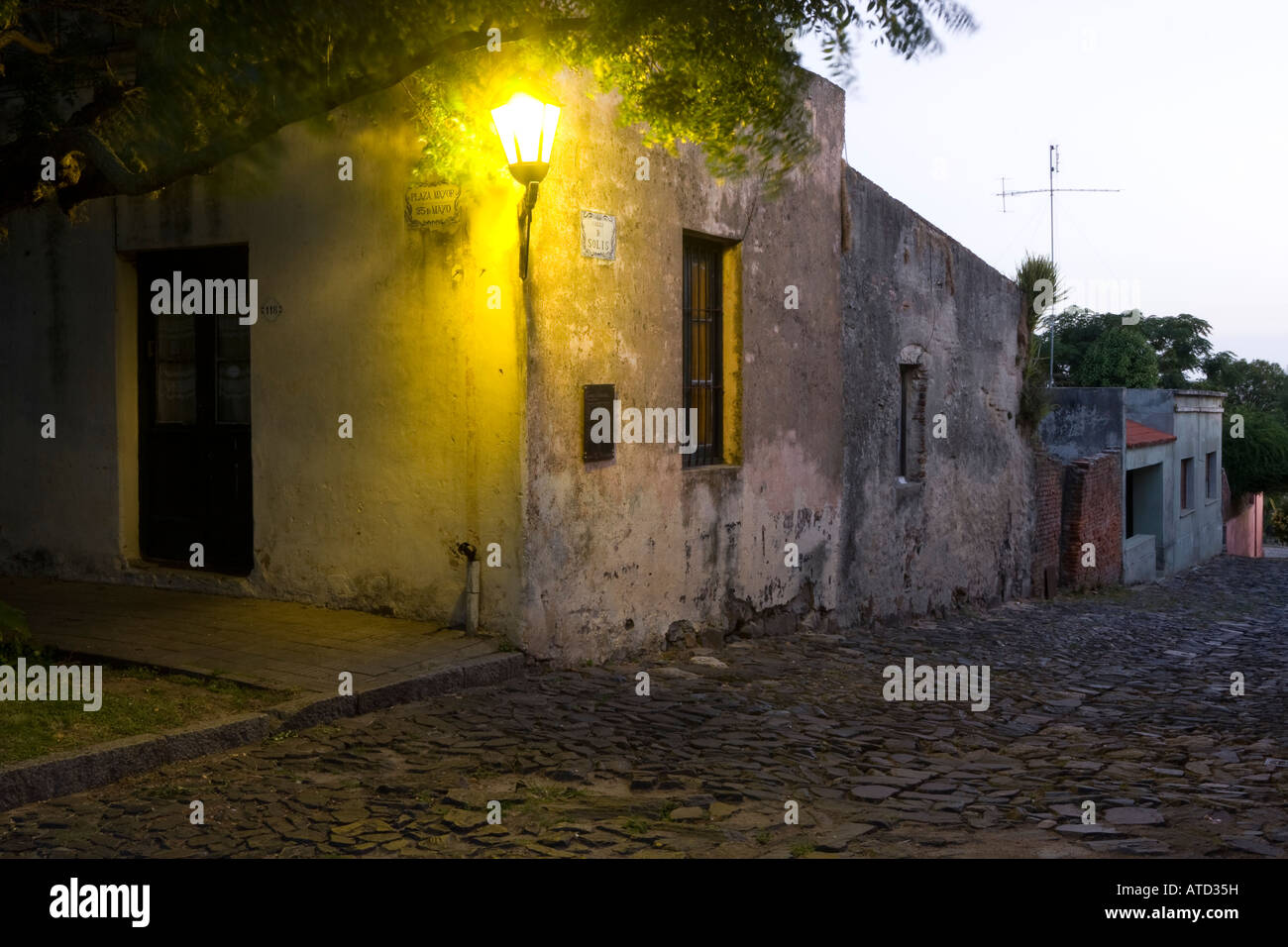 Latin america urban intersection hi-res stock photography and images ...