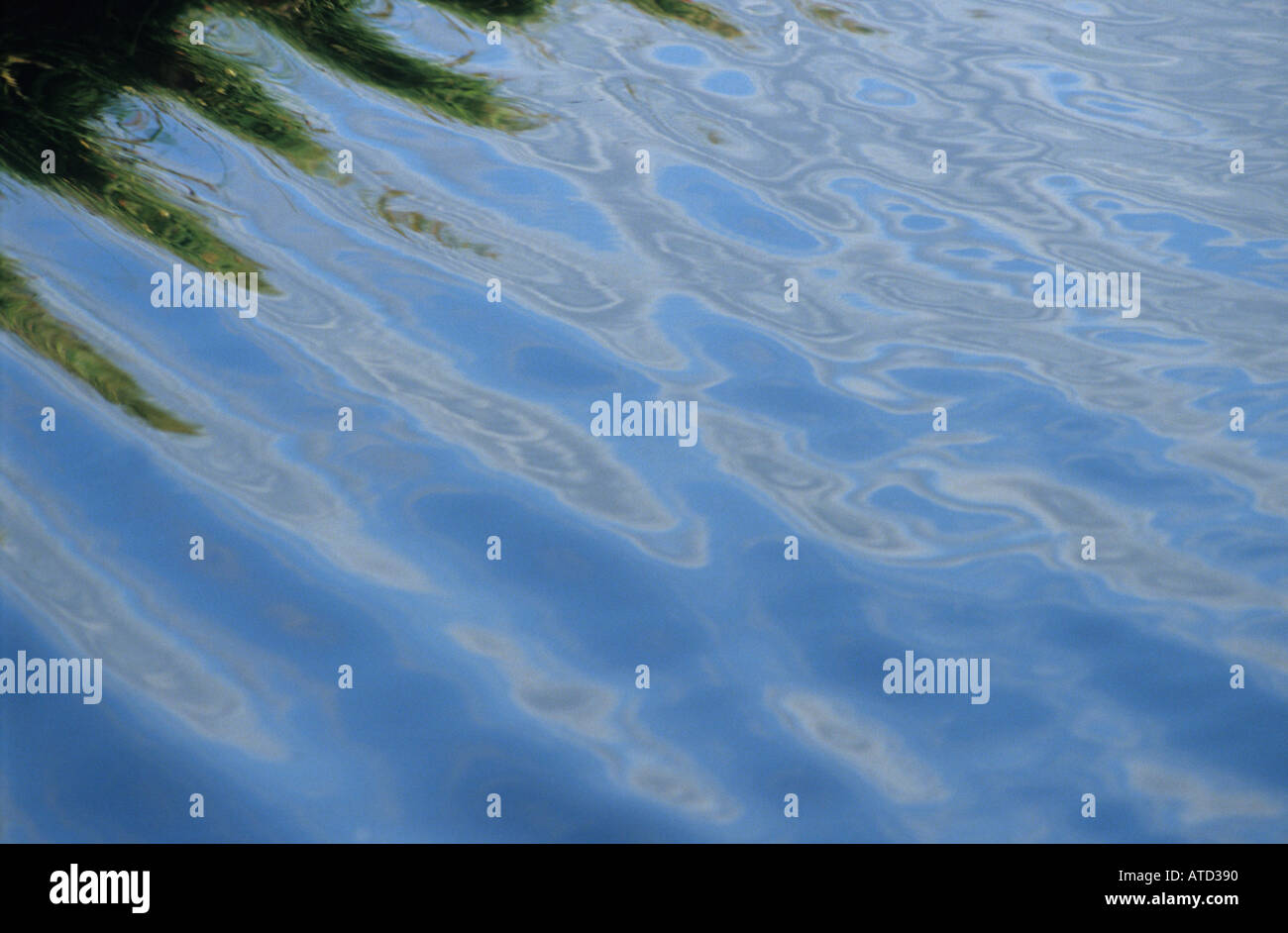 Surface tension ripple hi-res stock photography and images - Alamy