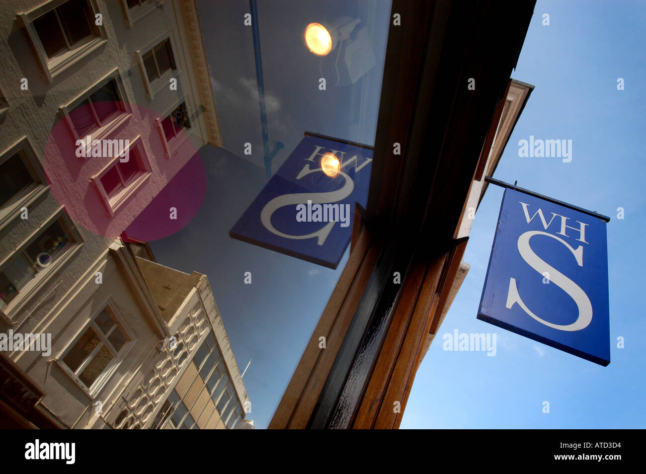 Wh smiths store hi-res stock photography and images - Alamy