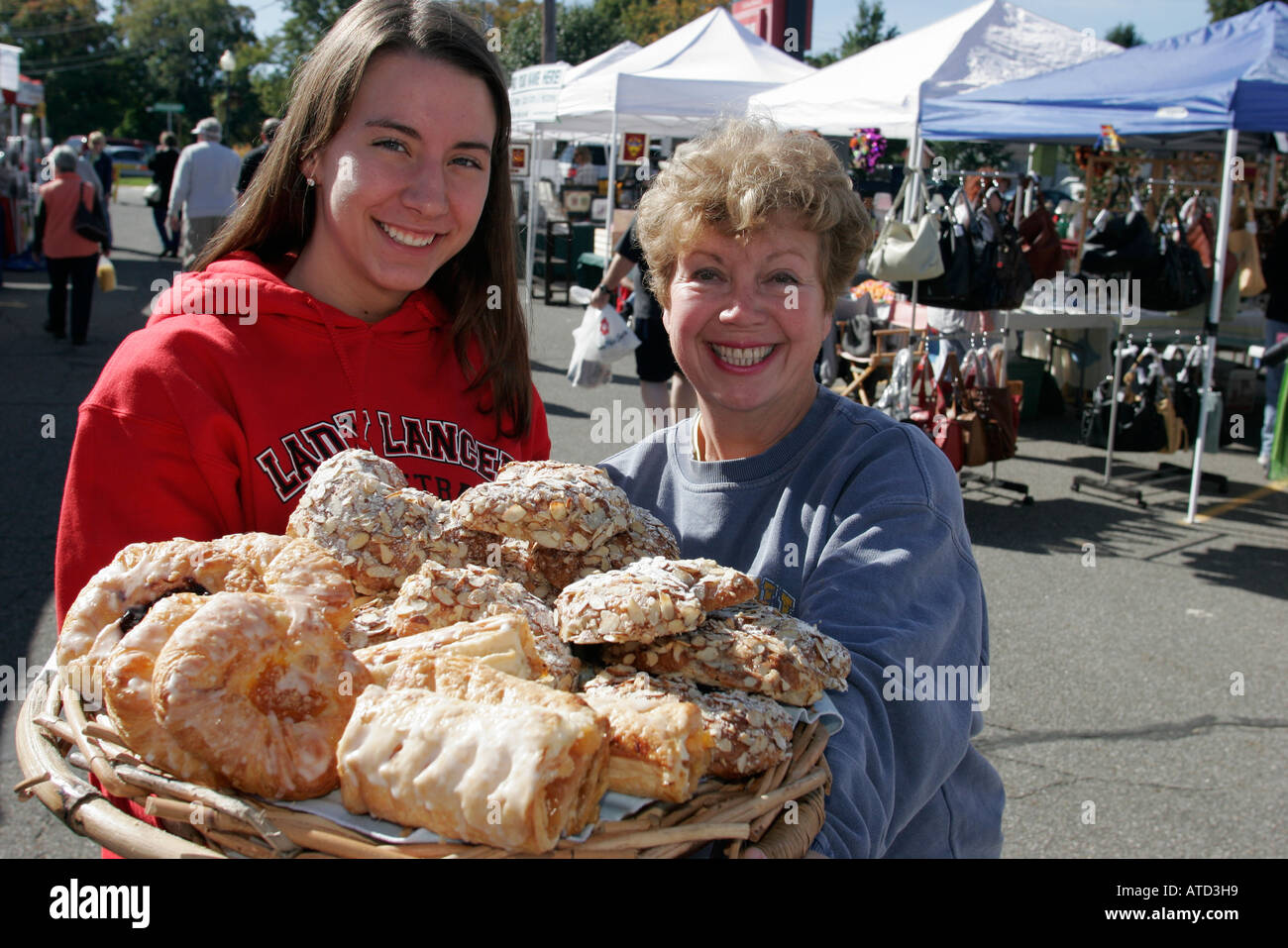 Broadway women hi-res stock photography and images - Alamy