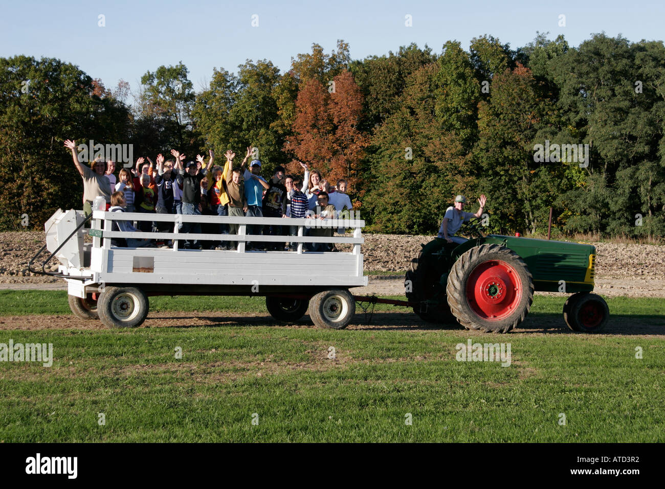 Valparaiso Indiana,Sunset Hill Farm County Park,hayride,tractor,child ...