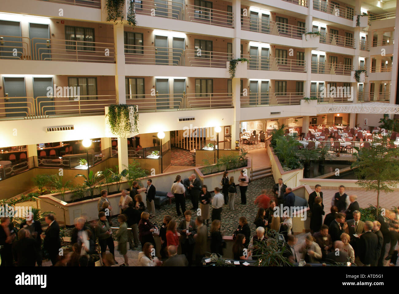Brookfield Wisconsin,Brookfield Suites Hotel and Convention Center ...
