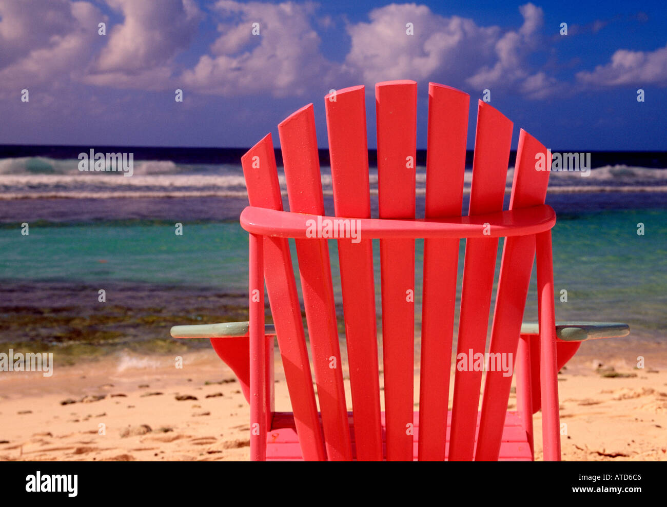 Bright pink lounge chair hi-res stock photography and images - Alamy