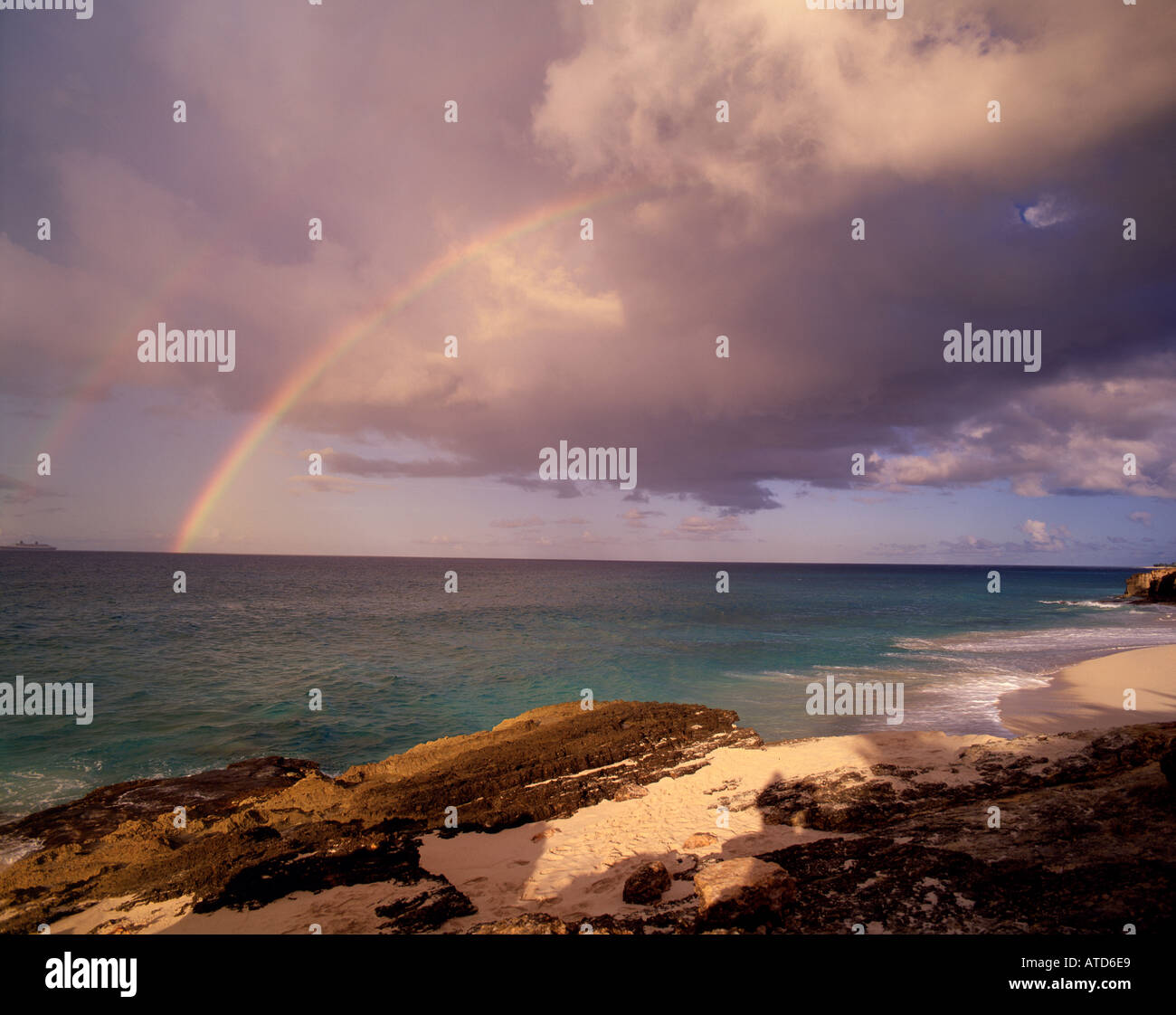 Storm clouds over a beach hi-res stock photography and images - Alamy