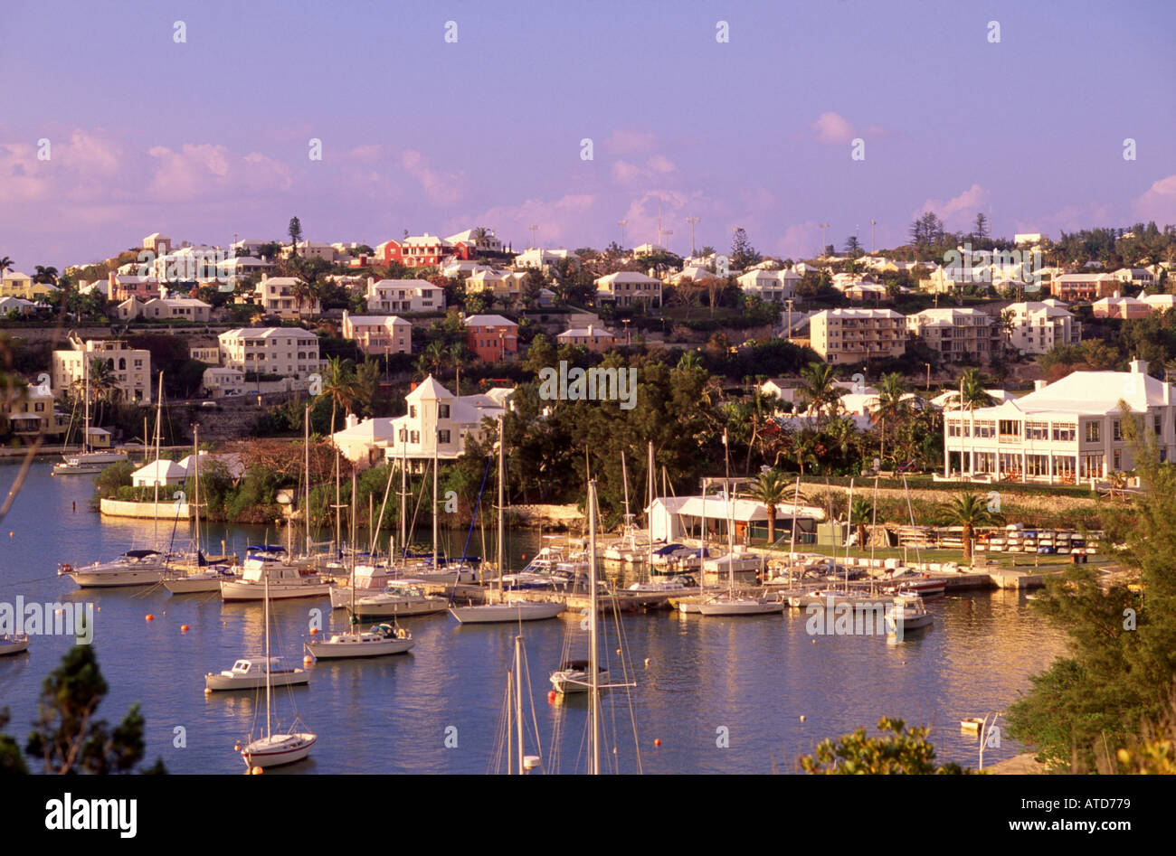 Pastel houses bermuda hi-res stock photography and images - Alamy