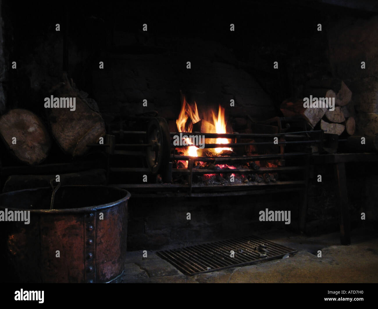 Log Fire in Traditional English Inn Stock Photo - Alamy