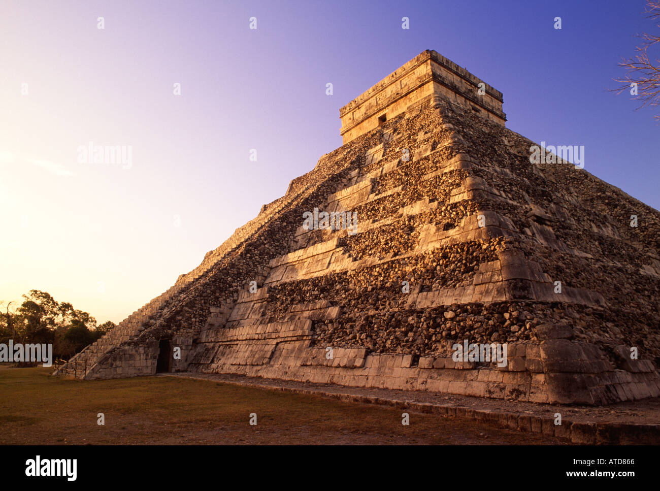 El Castillo pyramid in Chichen Itza Yucatan Mexico Stock Photo - Alamy