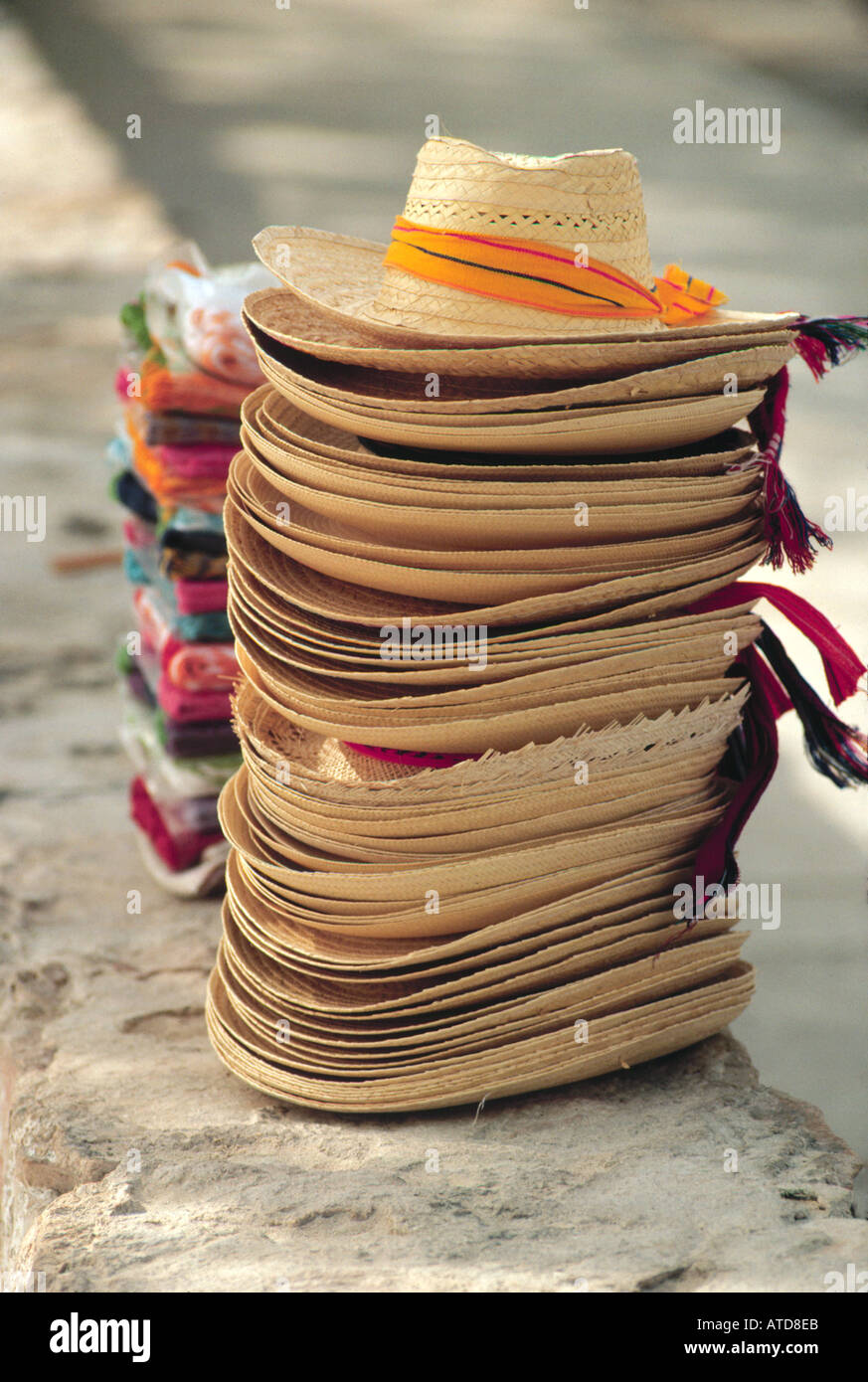 Mexico straw hats mexican hi-res stock photography and images - Alamy