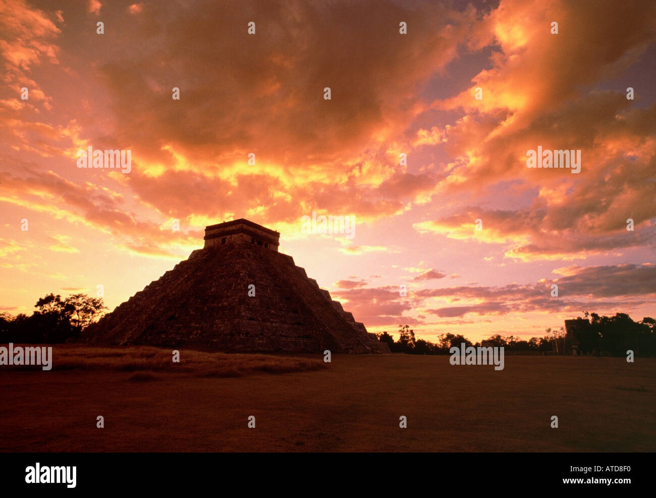 The sun sets over The Pyramid At Chichen Itza on the Yucatan Peninsula ...