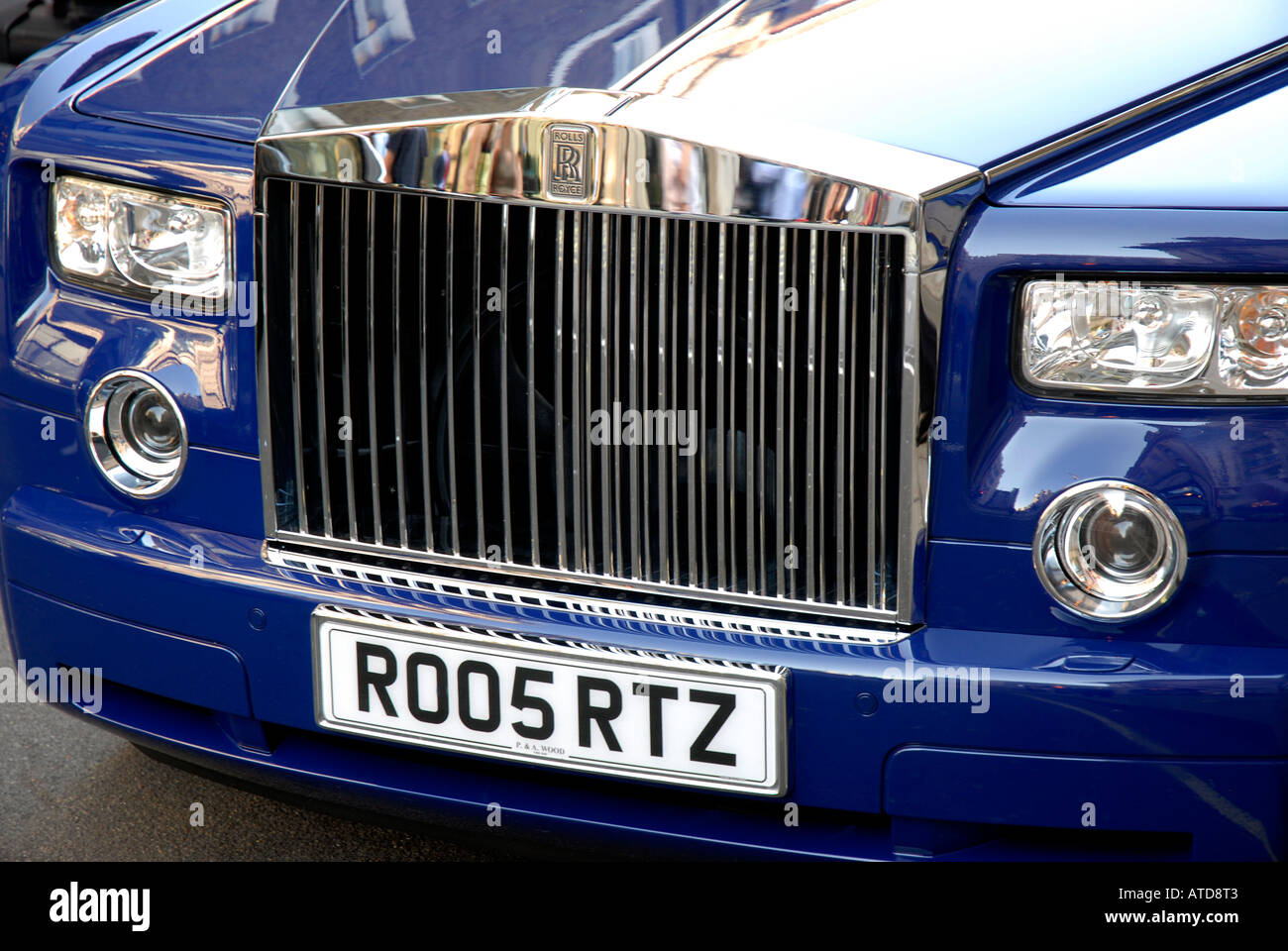 Rolls-Royce car in front of the Ritz Hotel in Piccadilly London Stock ...
