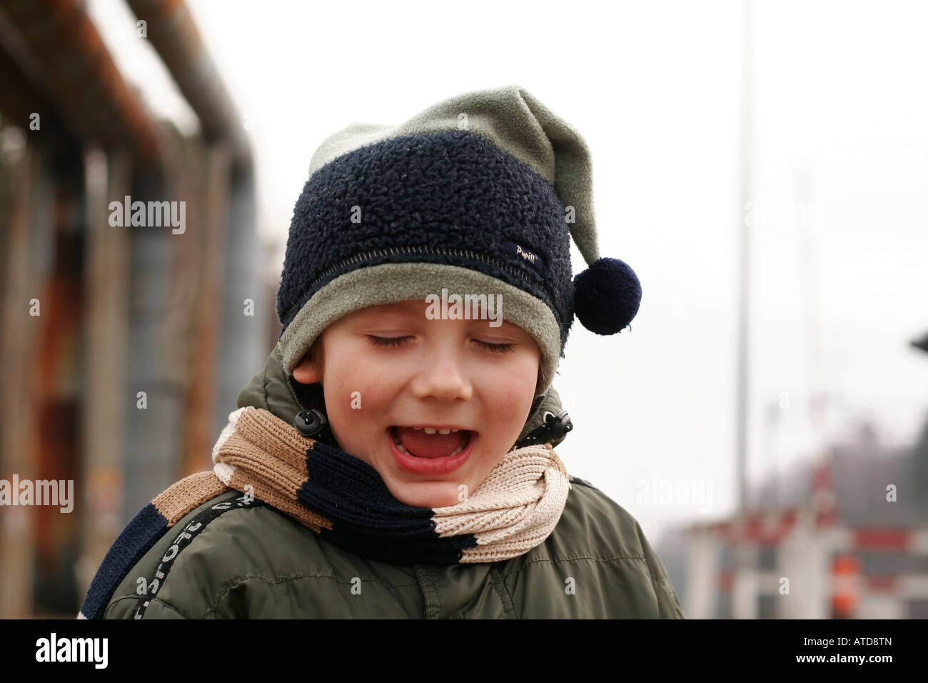 One shouting hi-res stock photography and images - Alamy