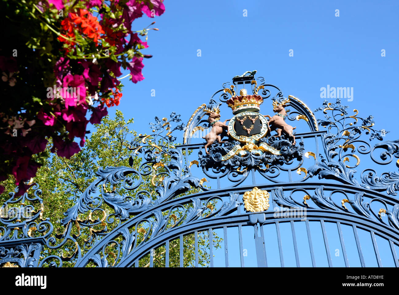 Piccadilly gates hi-res stock photography and images - Alamy