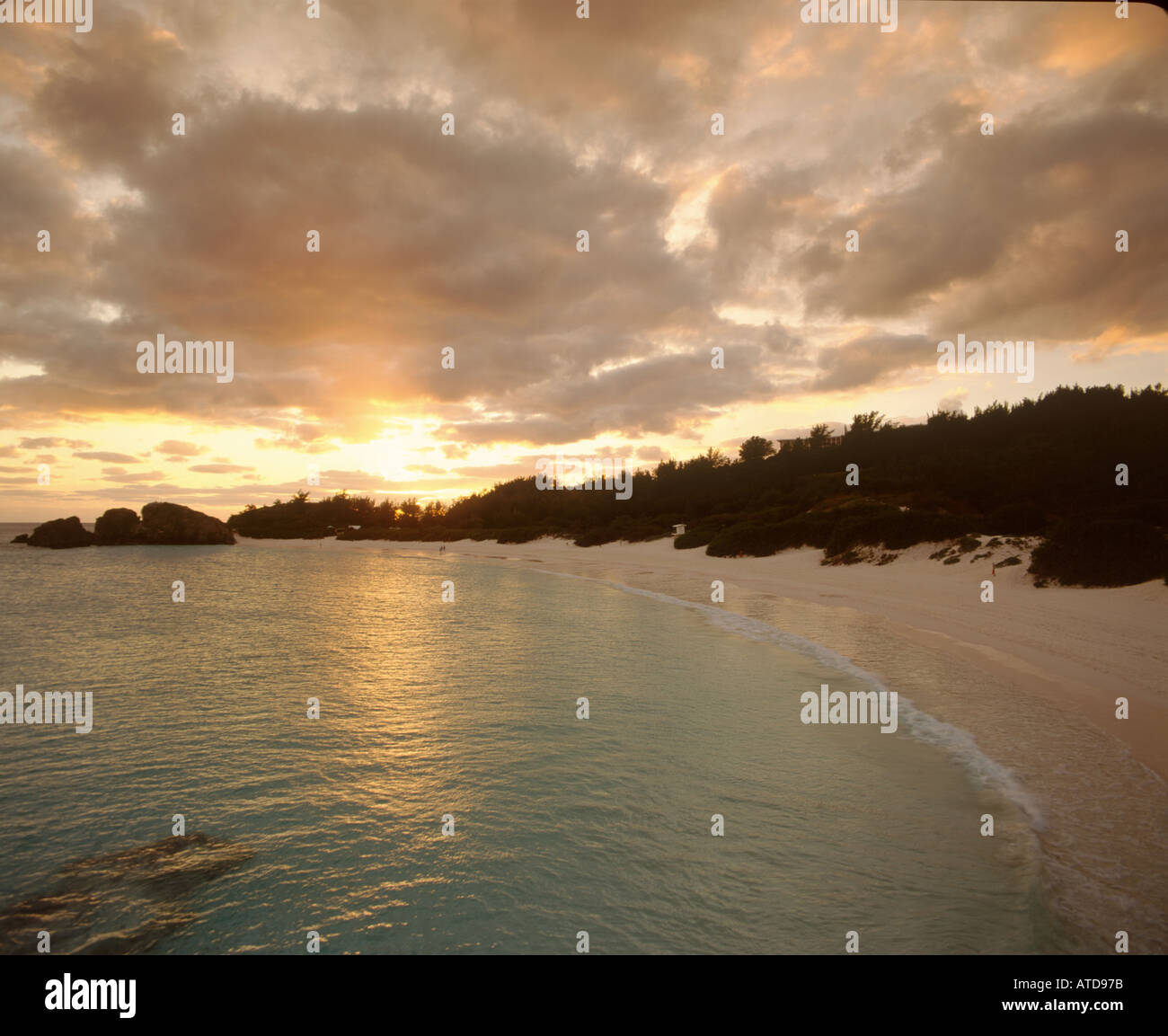 Bermuda beach sunset hi-res stock photography and images - Alamy