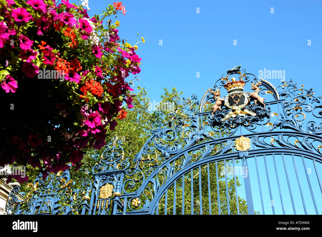 Piccadilly gates hi-res stock photography and images - Alamy