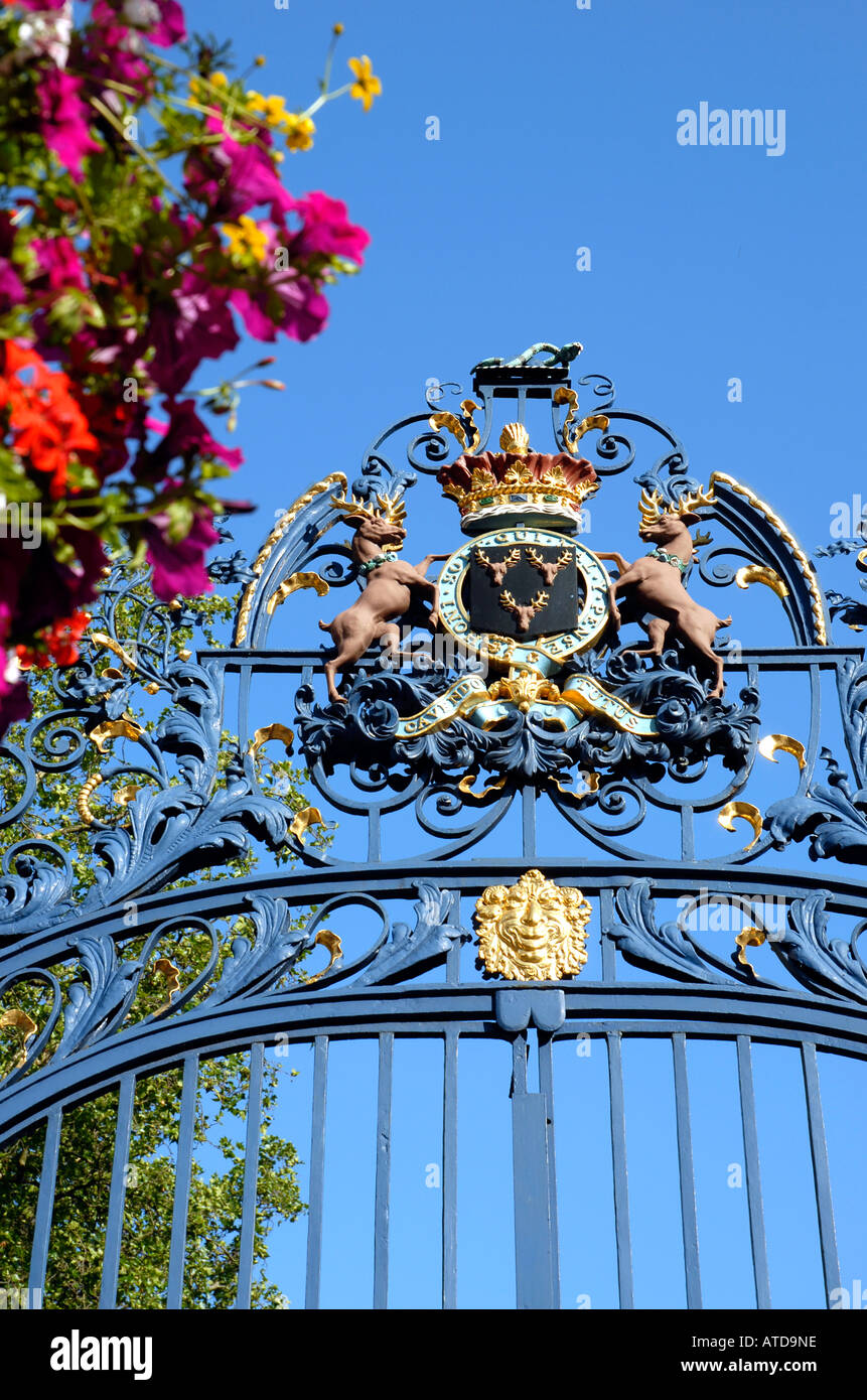 Piccadilly gates hi-res stock photography and images - Alamy