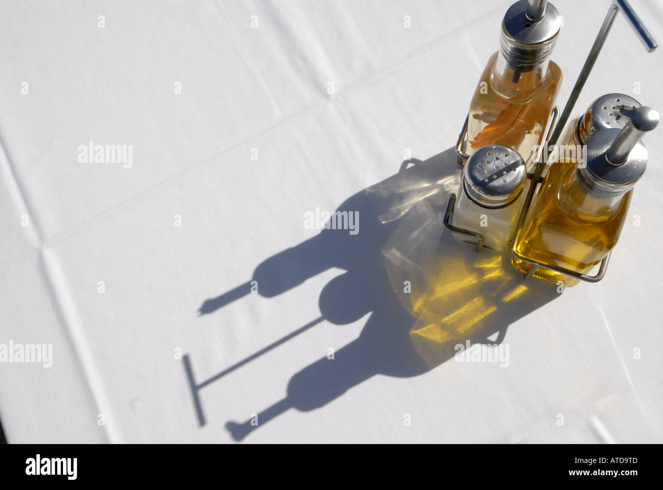 Recipients with olive oil, vinegar, salt and pepper Nano Calvo VWPics ...