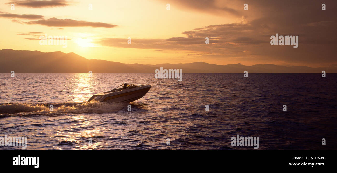 Sunset boat on lake hi-res stock photography and images - Alamy