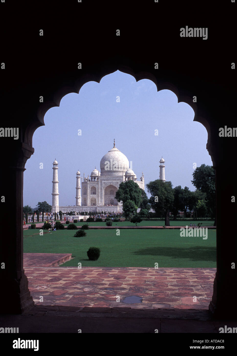 Scalloped arch hi-res stock photography and images - Alamy