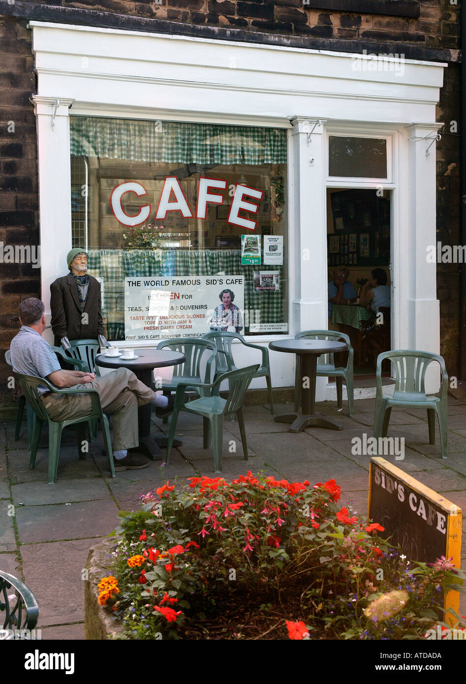 SIDS CAFE HOLMFIRTH VILLAGE YORKSHIRE ENGLAND Stock Photo - Alamy
