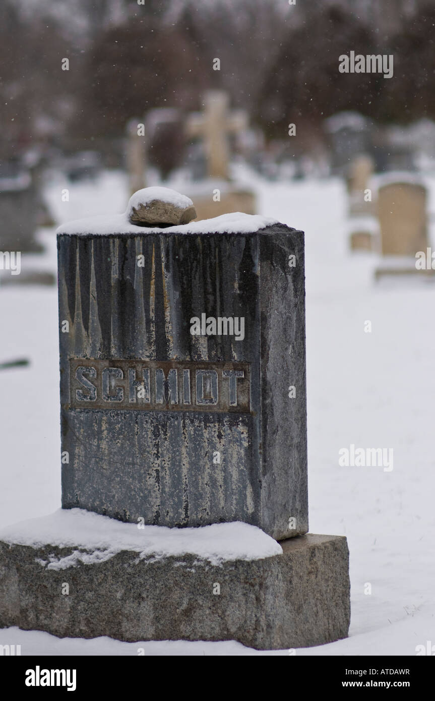 A gravestone at a cemetery in winter Stock Photo - Alamy