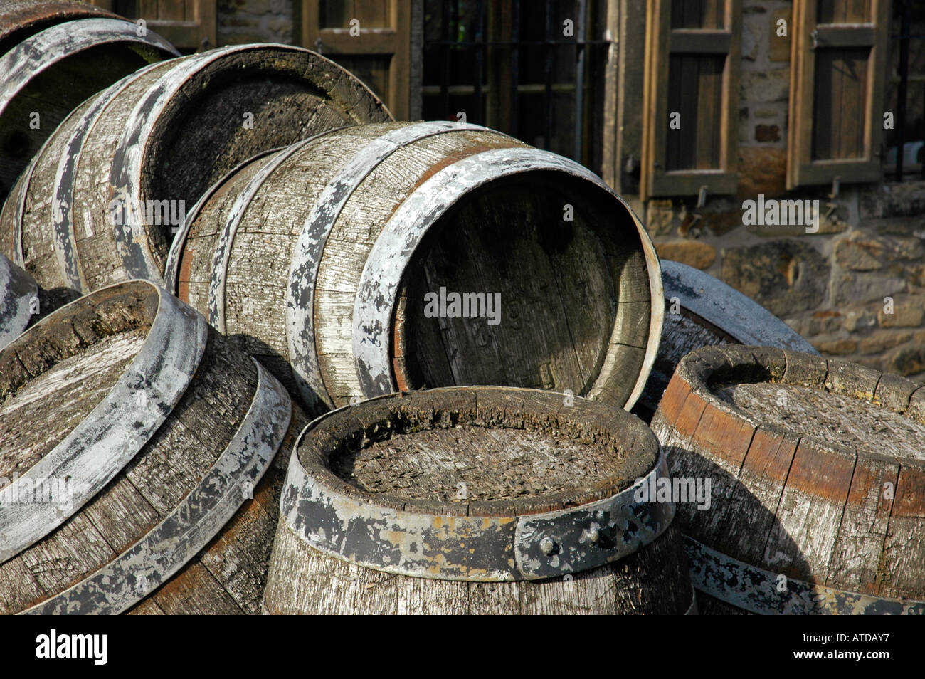 Antique kegs hi-res stock photography and images - Alamy