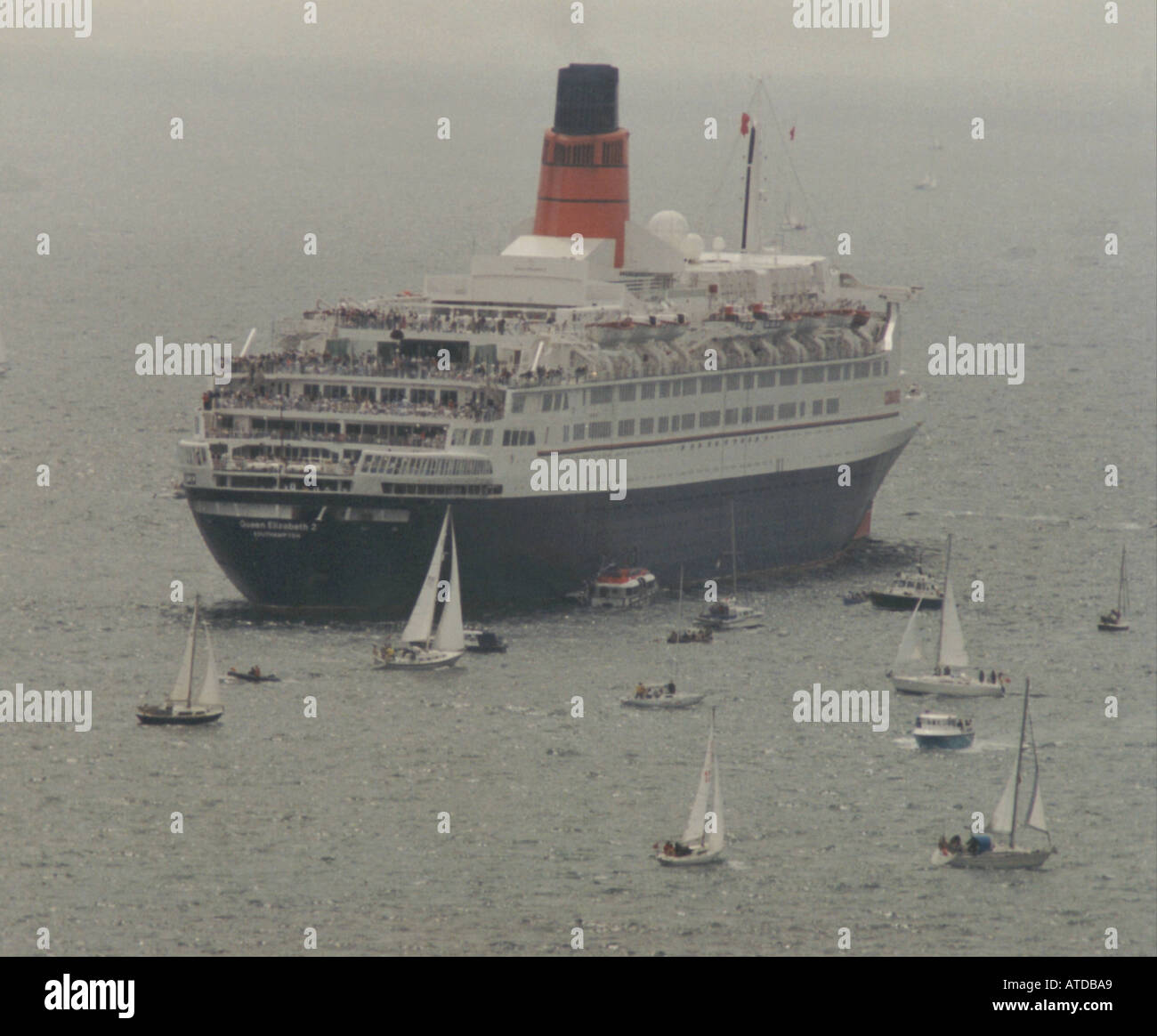 QE2 Queen Elizabeth the second Cunard liner Stock Photo - Alamy