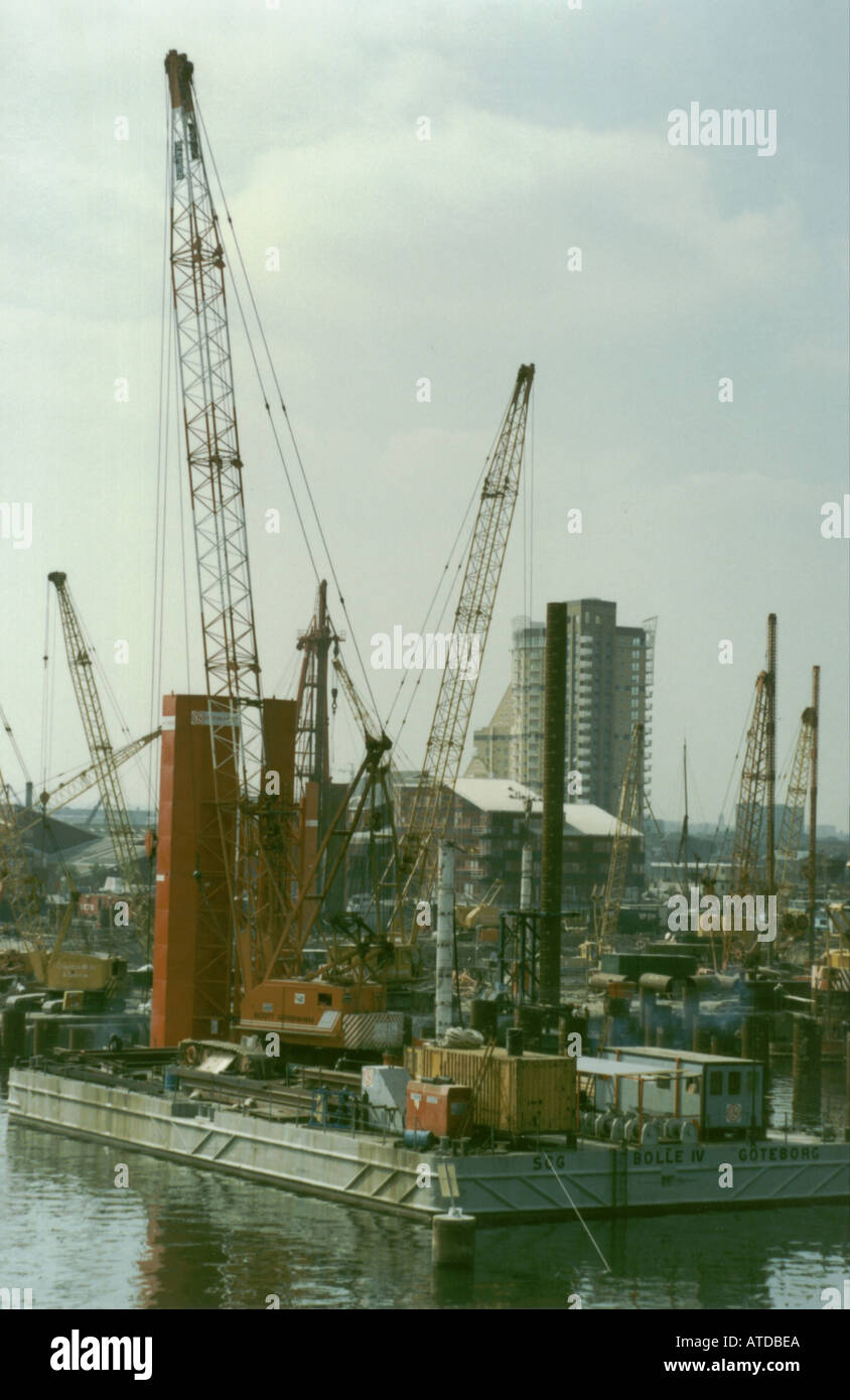 Floating pile driving equipment for piling for Canary Wharf 18 9 1988 ...