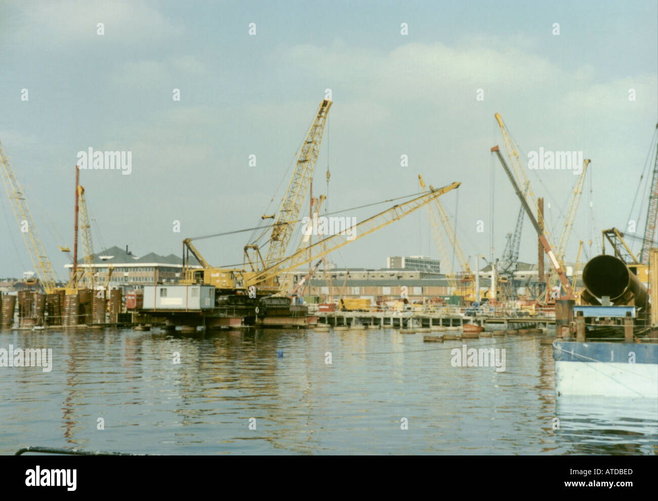 Floating pile driving equipment for piling for Canary Wharf 18 9 1988 ...