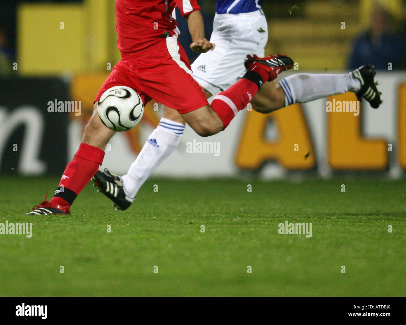 Soccer ball shoot shot shooting hi-res stock photography and images - Alamy