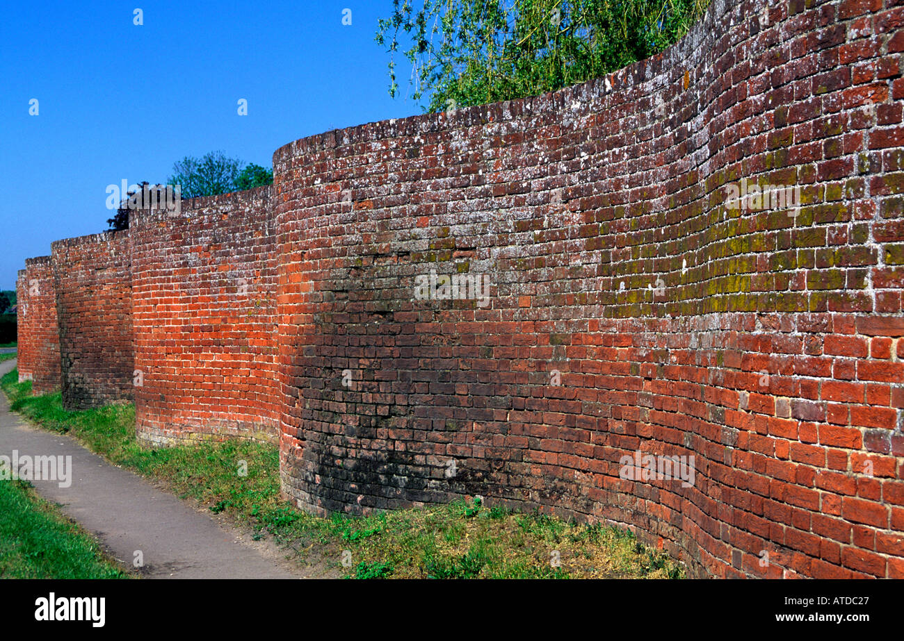 Crinkle crankle wall Easton Suffolk England Stock Photo - Alamy