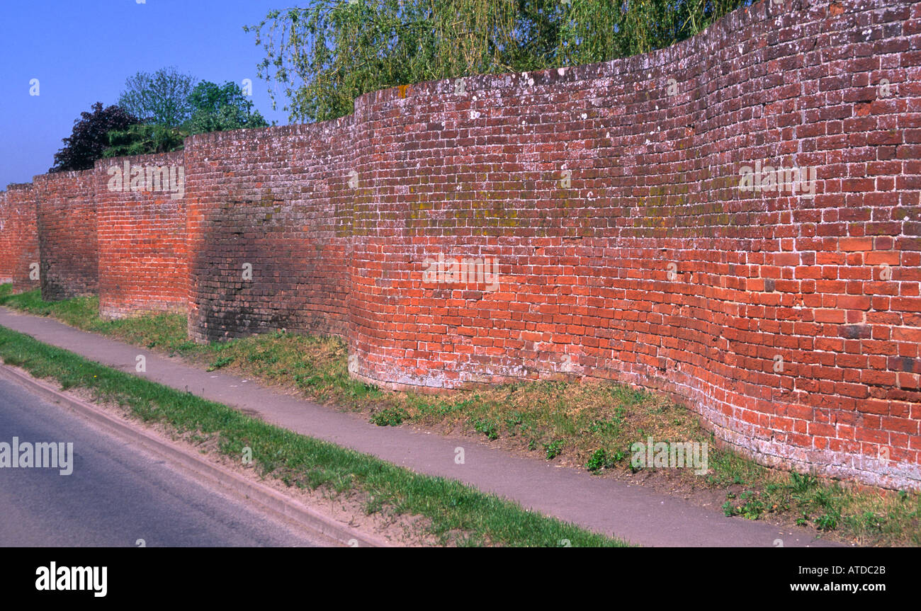 Crinkle crankle wall hi-res stock photography and images - Alamy