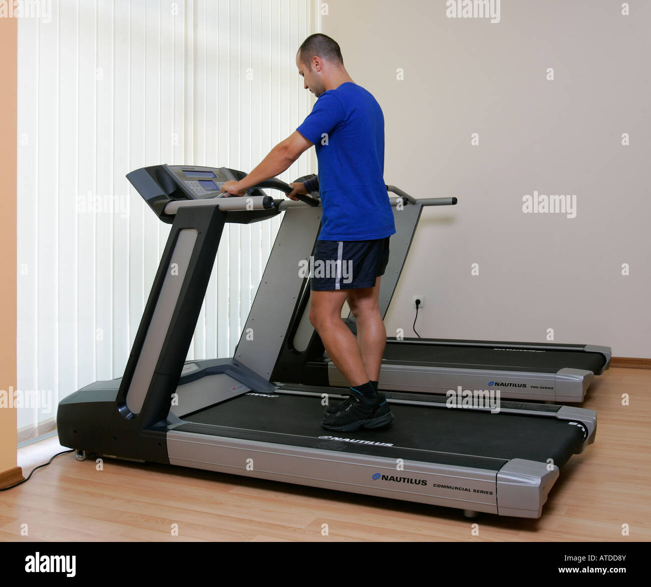 Fitness club gym healthy sport muscles training Stock Photo - Alamy