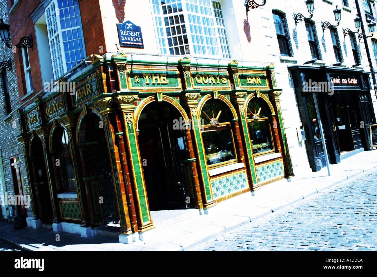 The Quays Bar in Temple Bar in Dublin Ireland Stock Photo - Alamy