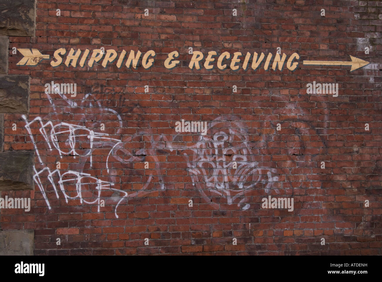 Tagging on brick wall hi-res stock photography and images - Alamy