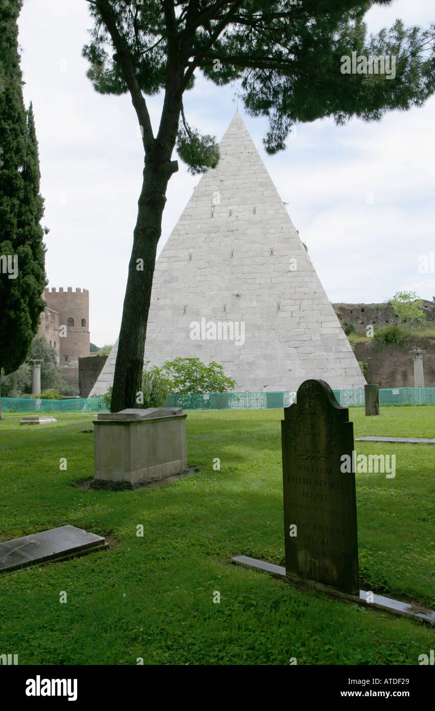 The Pyramid tomb of Caius Cestius by the Protestant cemetery in Rome ...
