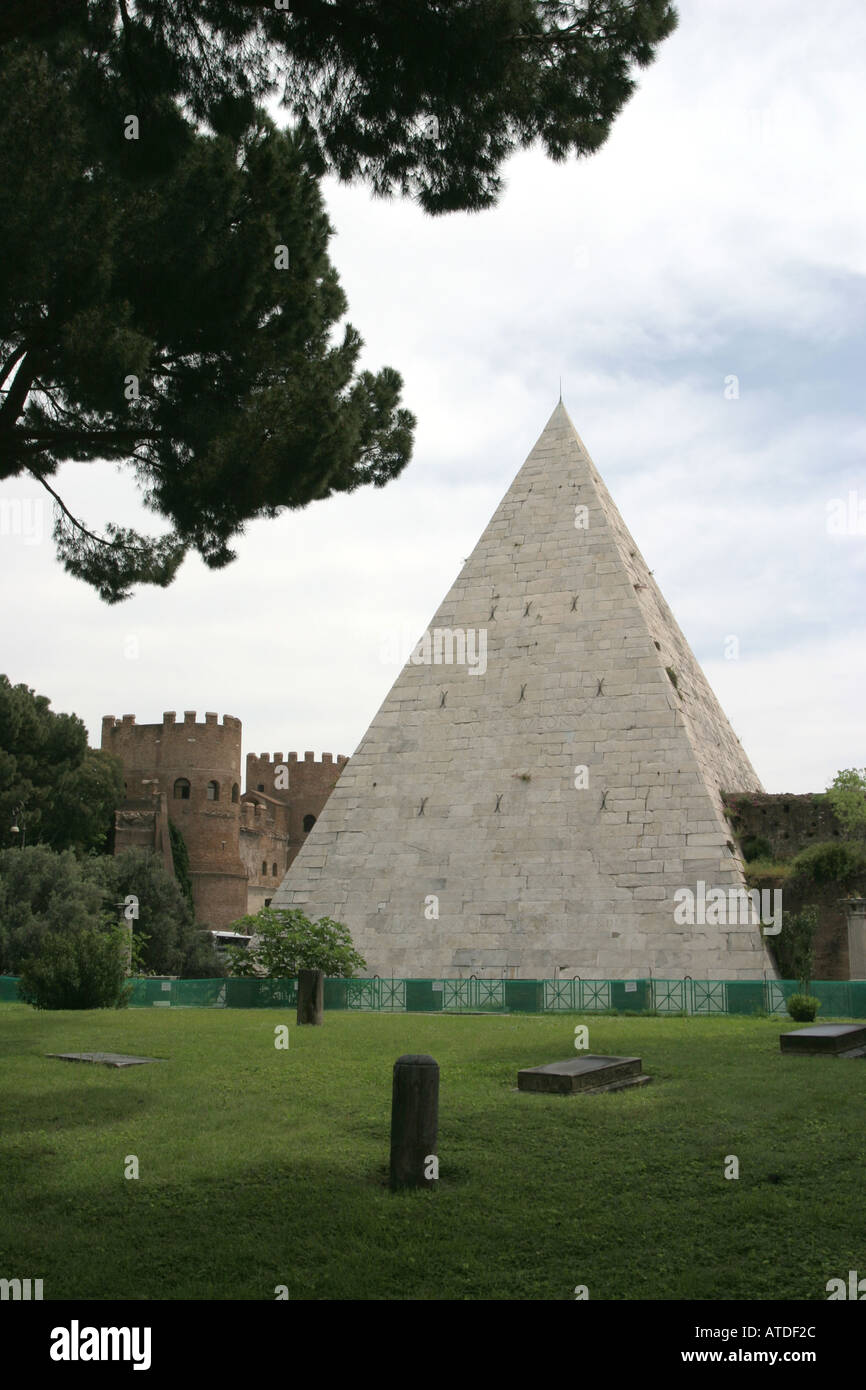 The Pyramid tomb of Caius Cestius by the Protestant cemetery in Rome ...
