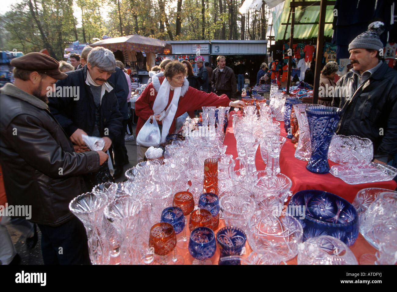 Marketplace in the vicinity of the German-Polish border in Slubice ...