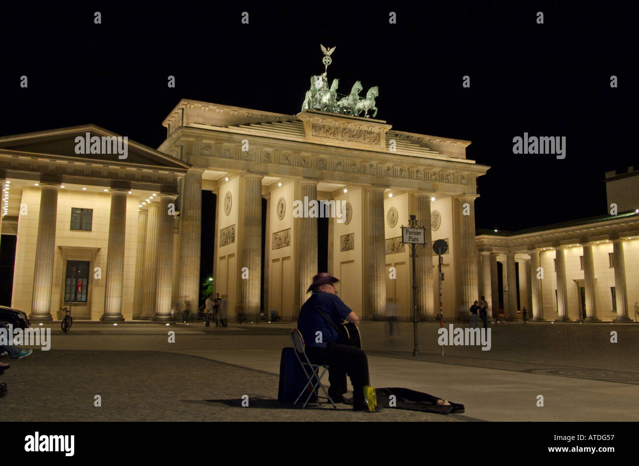 Brandenburger tor 2005 hi-res stock photography and images - Alamy