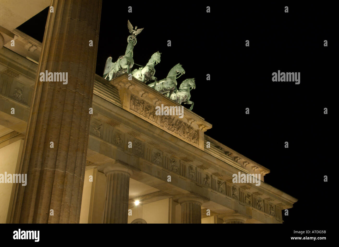 Brandenburger tor 2005 hi-res stock photography and images - Alamy