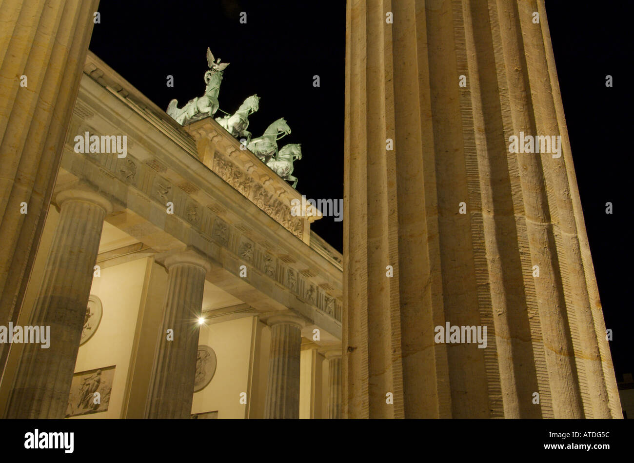 Brandenburger tor 2005 hi-res stock photography and images - Alamy