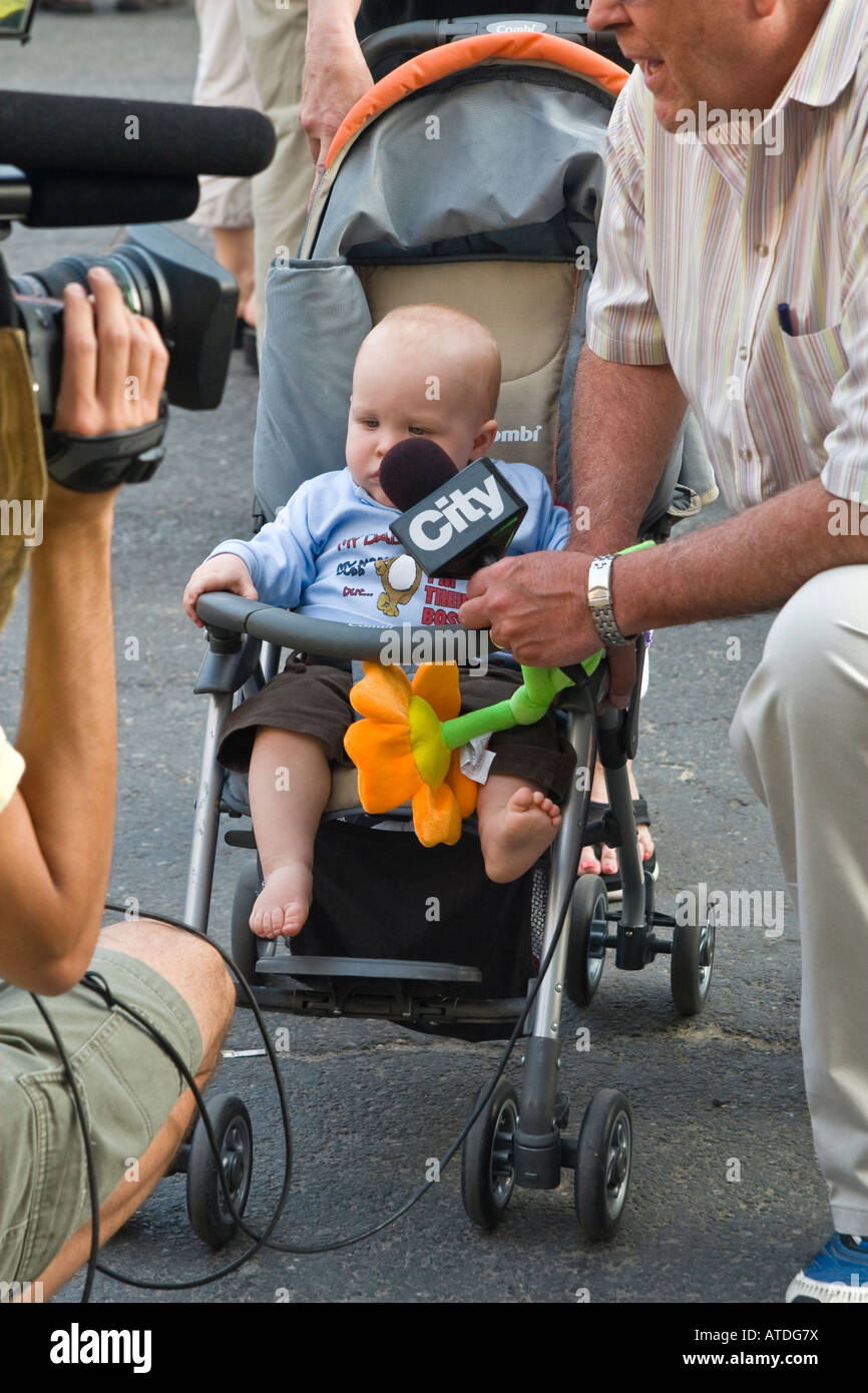Children being interviewed hi-res stock photography and images - Alamy