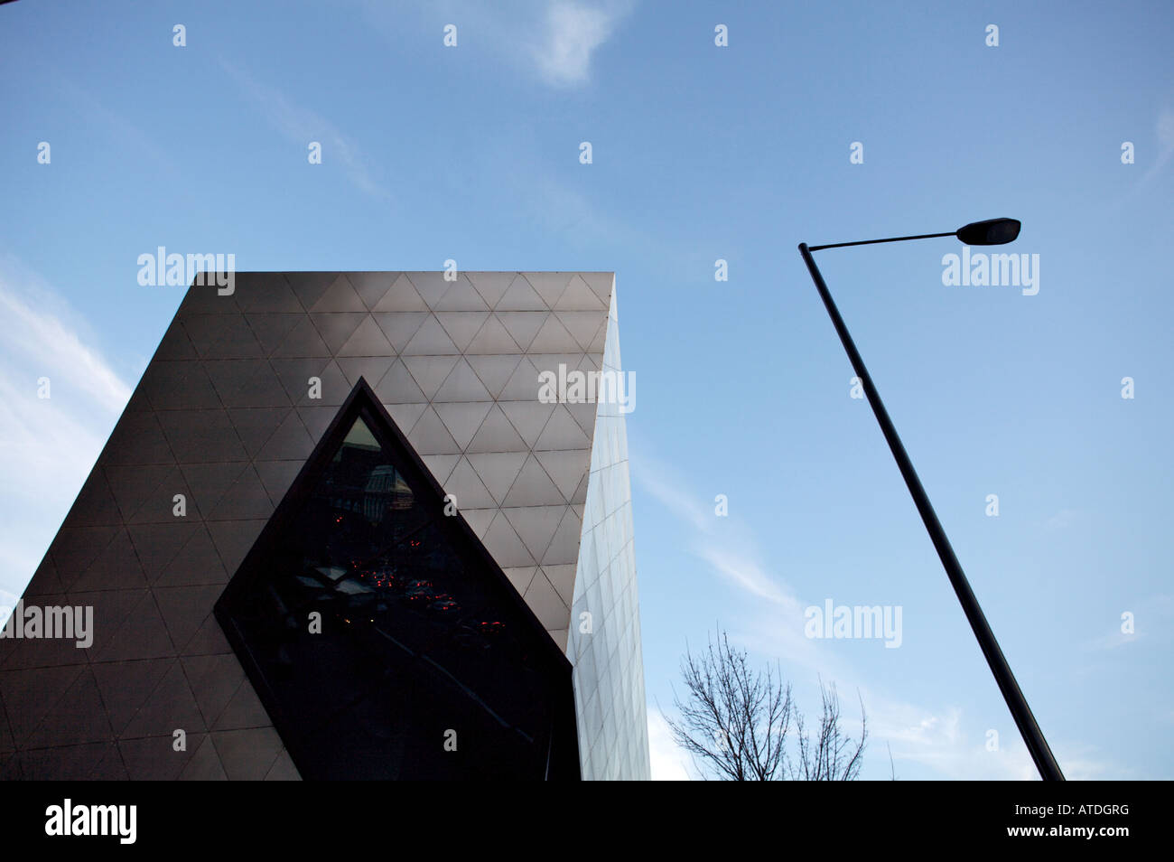 Sloped building hi-res stock photography and images - Alamy