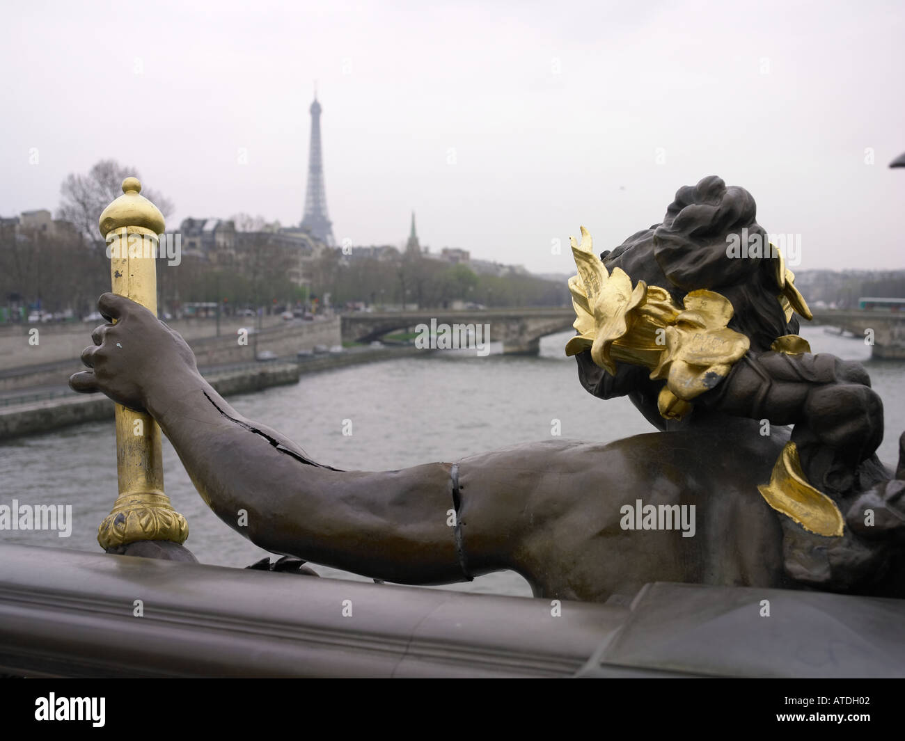 Pont Alexandre statue Eiffel tower paris bridge gold and bronze statue ...