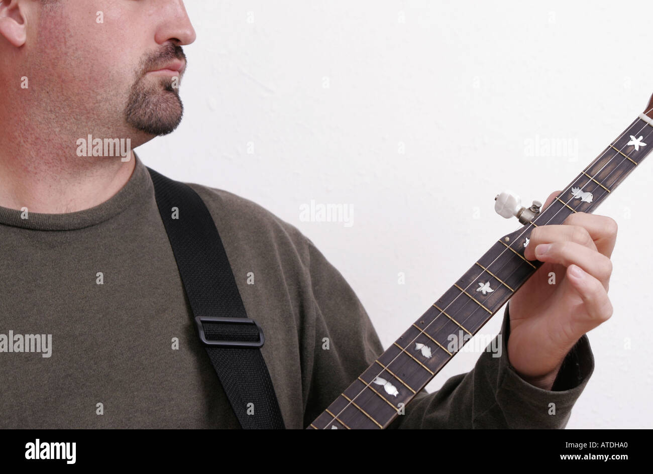 man on white background playing the banjo Stock Photo - Alamy