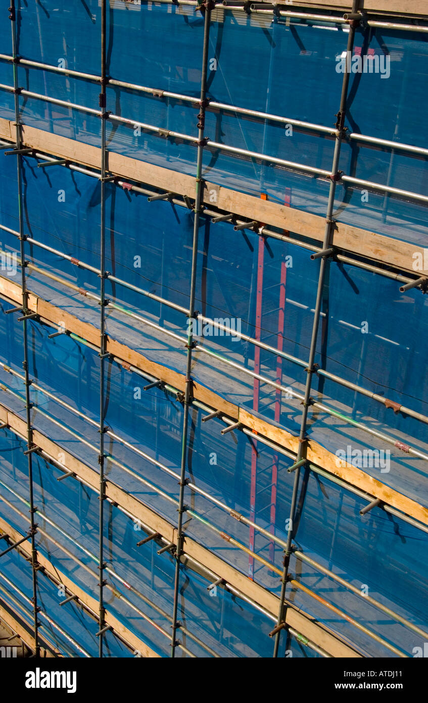 Scaffolding on the side of a building Stock Photo - Alamy