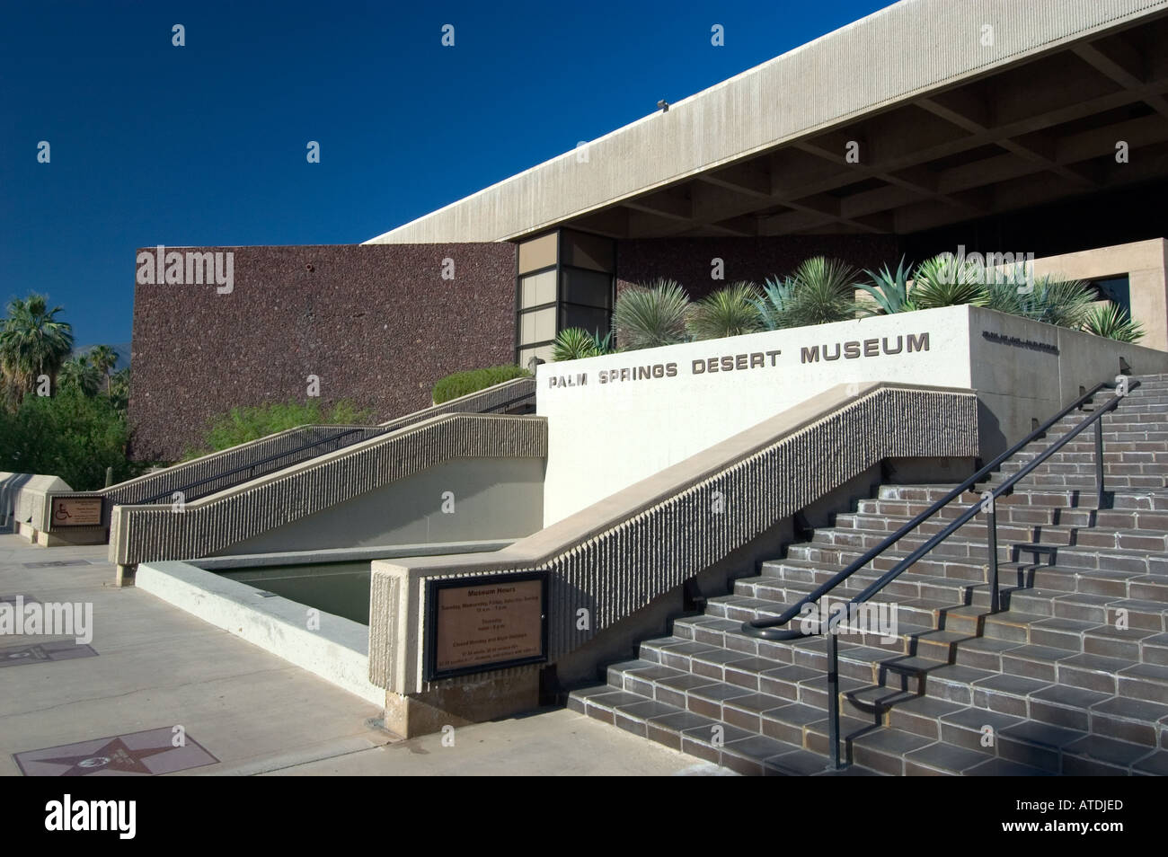 Palm springs desert museum hi-res stock photography and images - Alamy